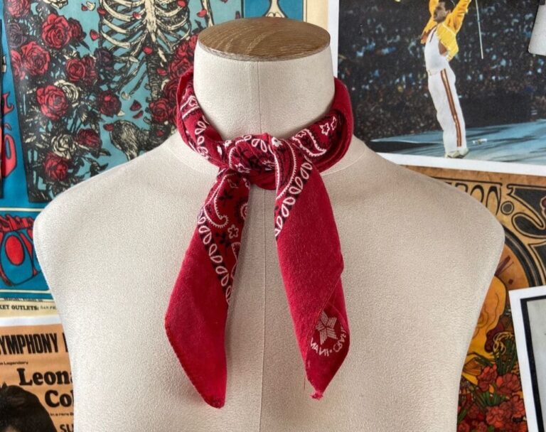 How to Wear A Bandana: 12 Different Styles To Try In 2025 - Dezayno