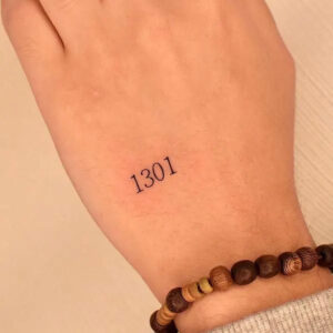 25 Trending Hand Tattoo Ideas for Women You’ll Want to Try - Dezayno